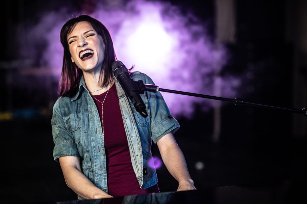 Introducing Katrina Nilsen - Felix And Fingers Dueling Pianos