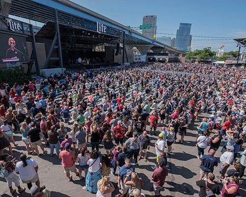 Milwaukee Summerfest Public Concert - Felix And Fingers Dueling Pianos