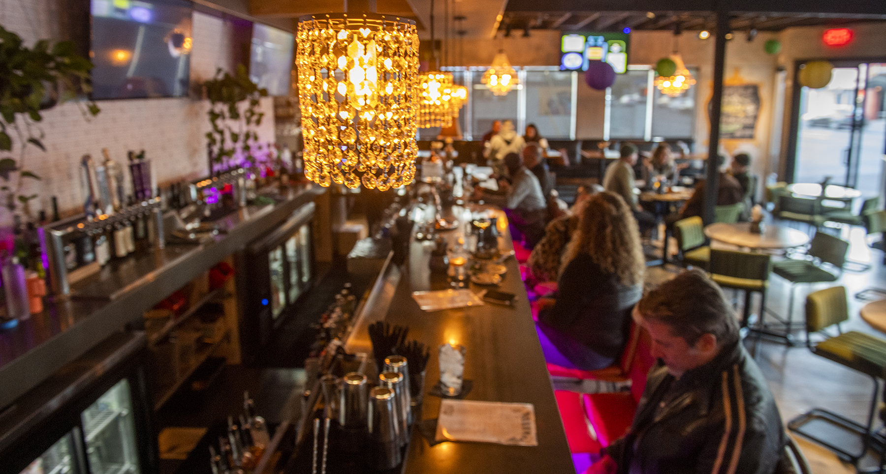 Bar Envy Strikes a Chord: Felix And Fingers Dueling Pianos Rock Long ...