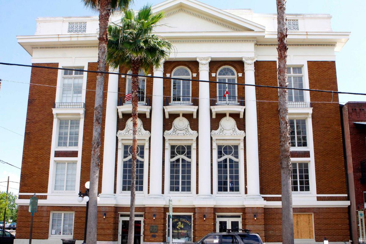 Unleashing Musical Magic at The Italian Club: A Dueling Piano ...
