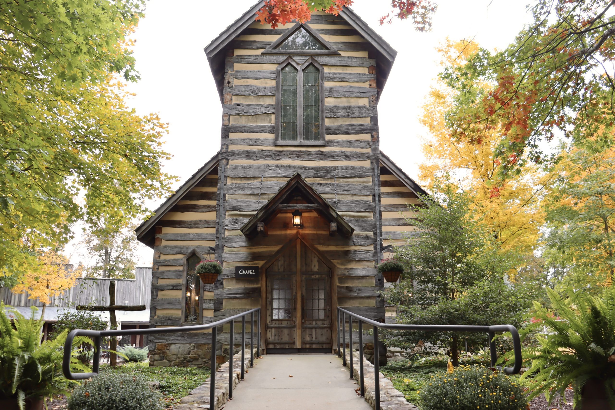 A Stellar Wedding Experience at Oak Lodge: Dueling Pianos Under the ...
