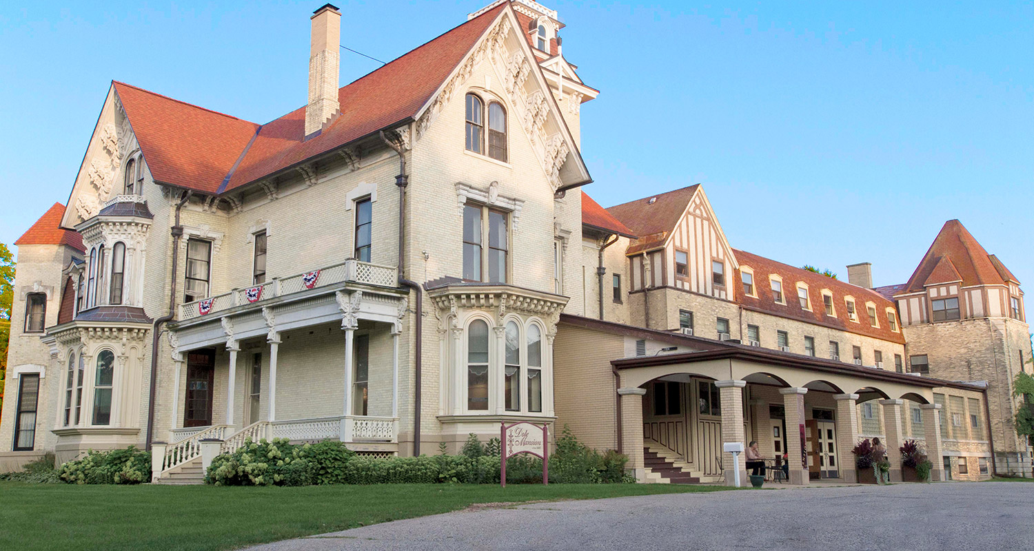 Unveiling the Wild Side: Dole Mansion's Dueling Pianos Wedding ...