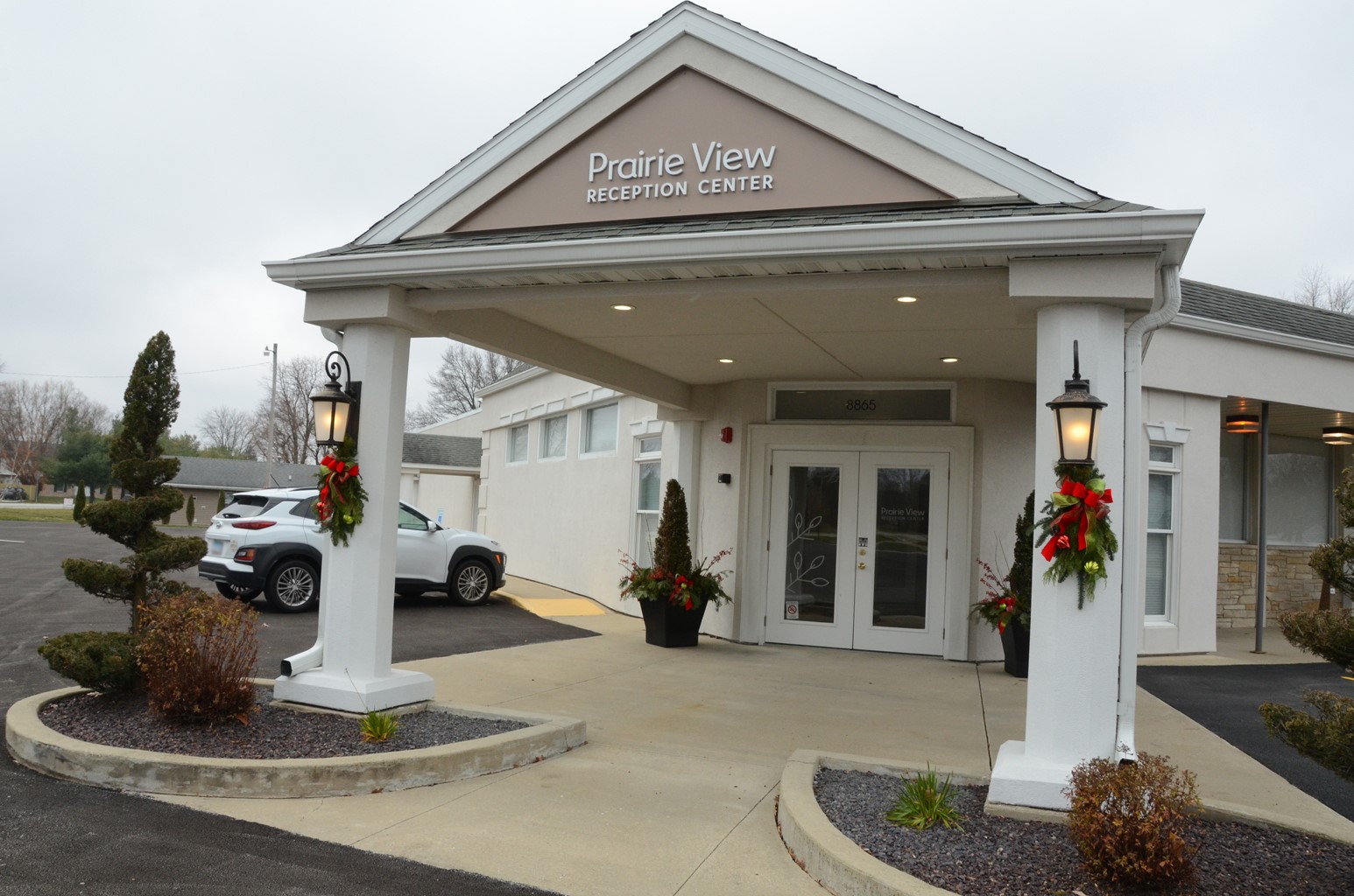Dueling Pianos Delight at The Prarie View Reception Center: A Canine ...