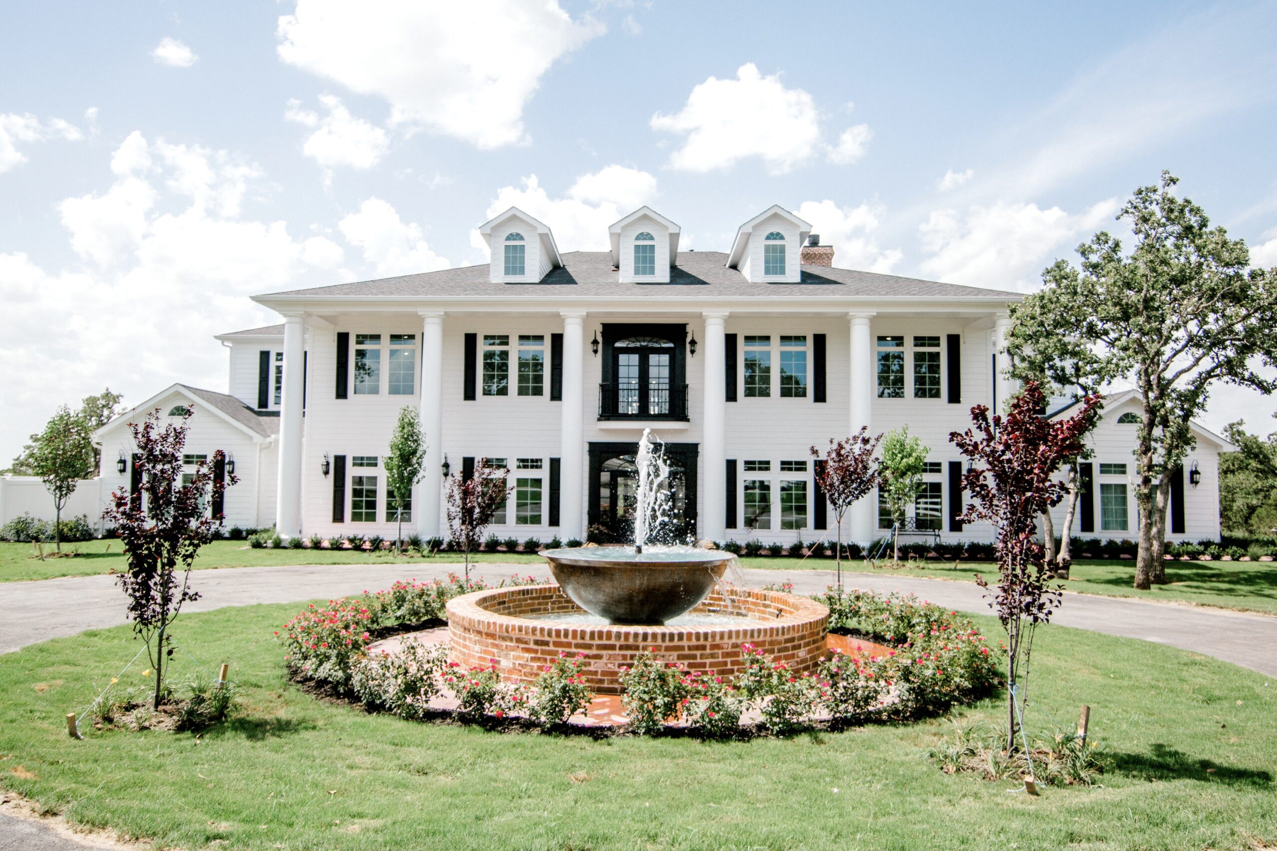 A Night of Dueling Pianos and Endless Dance at the Springs Event Venue ...