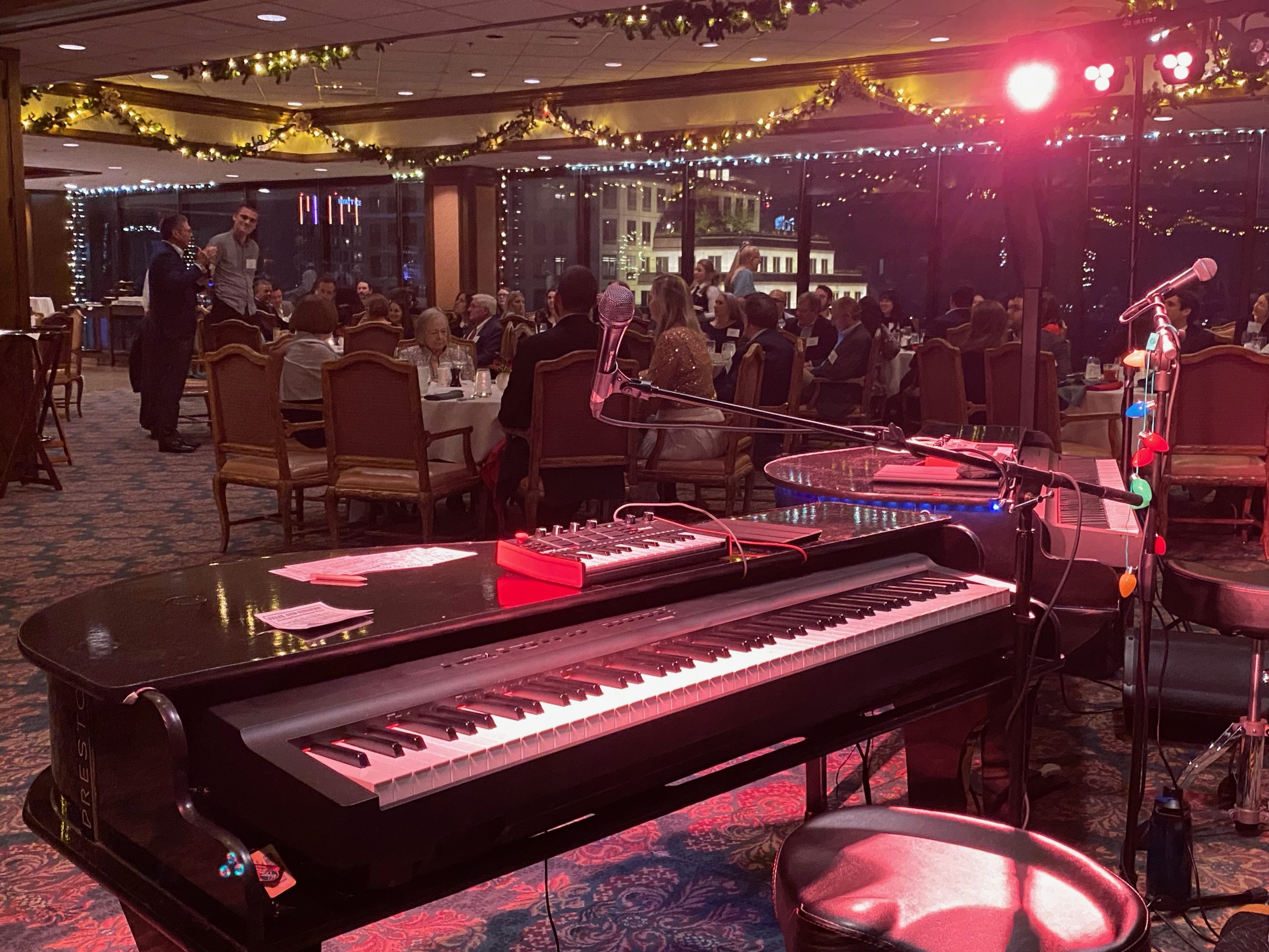 A Dueling Piano Showdown with a View: Felix And Fingers Rock the ...