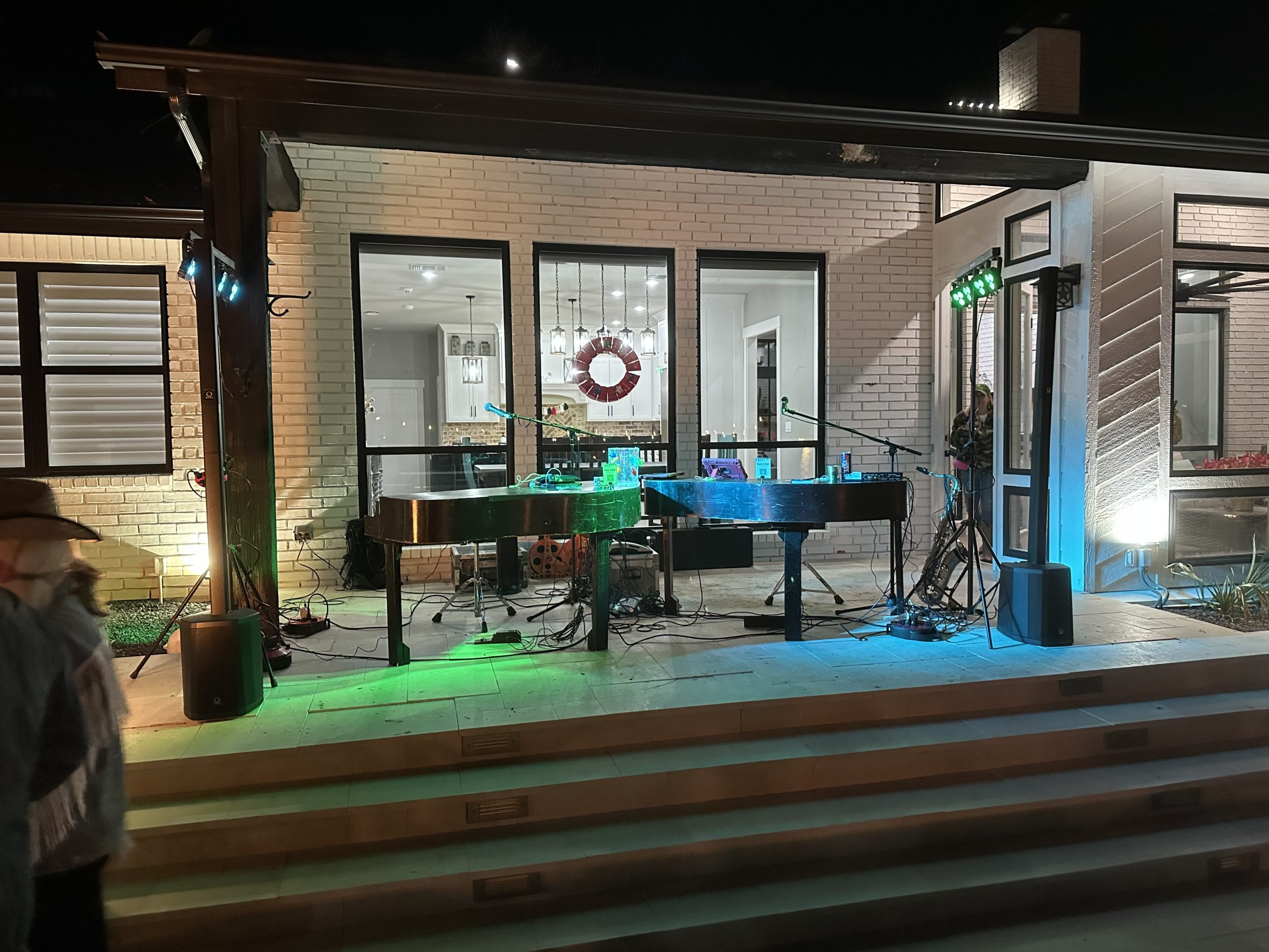 A Redneck Christmas Extravaganza: Dueling Pianos Light Up Home in ...